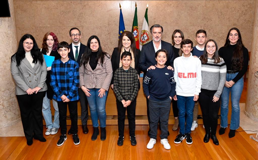 Crianças e jovens do Grupo Consultivo da UNICEF Portugal recebidos por ...